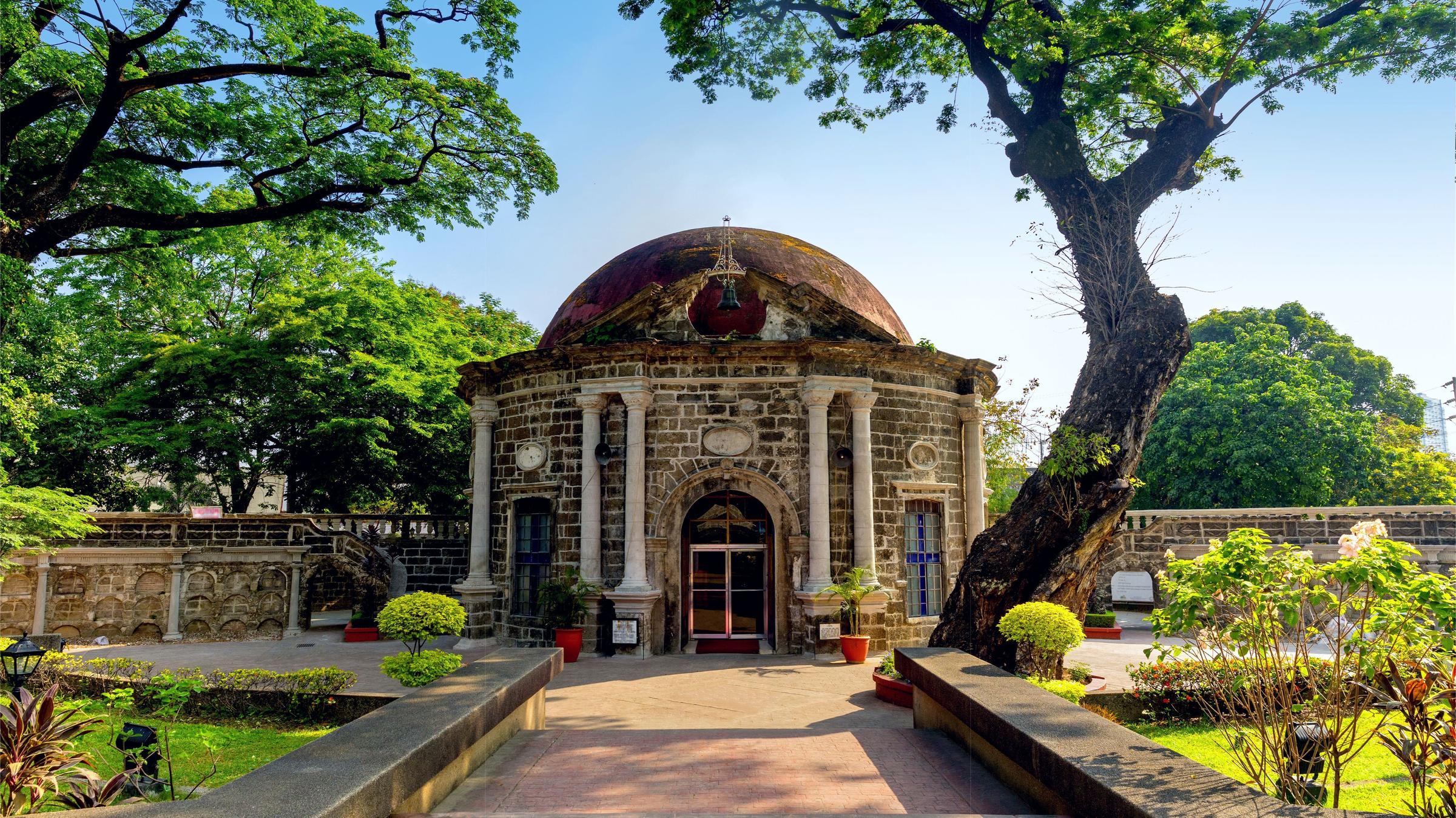 Paco Park in Manila - a national park in the former city cemetery