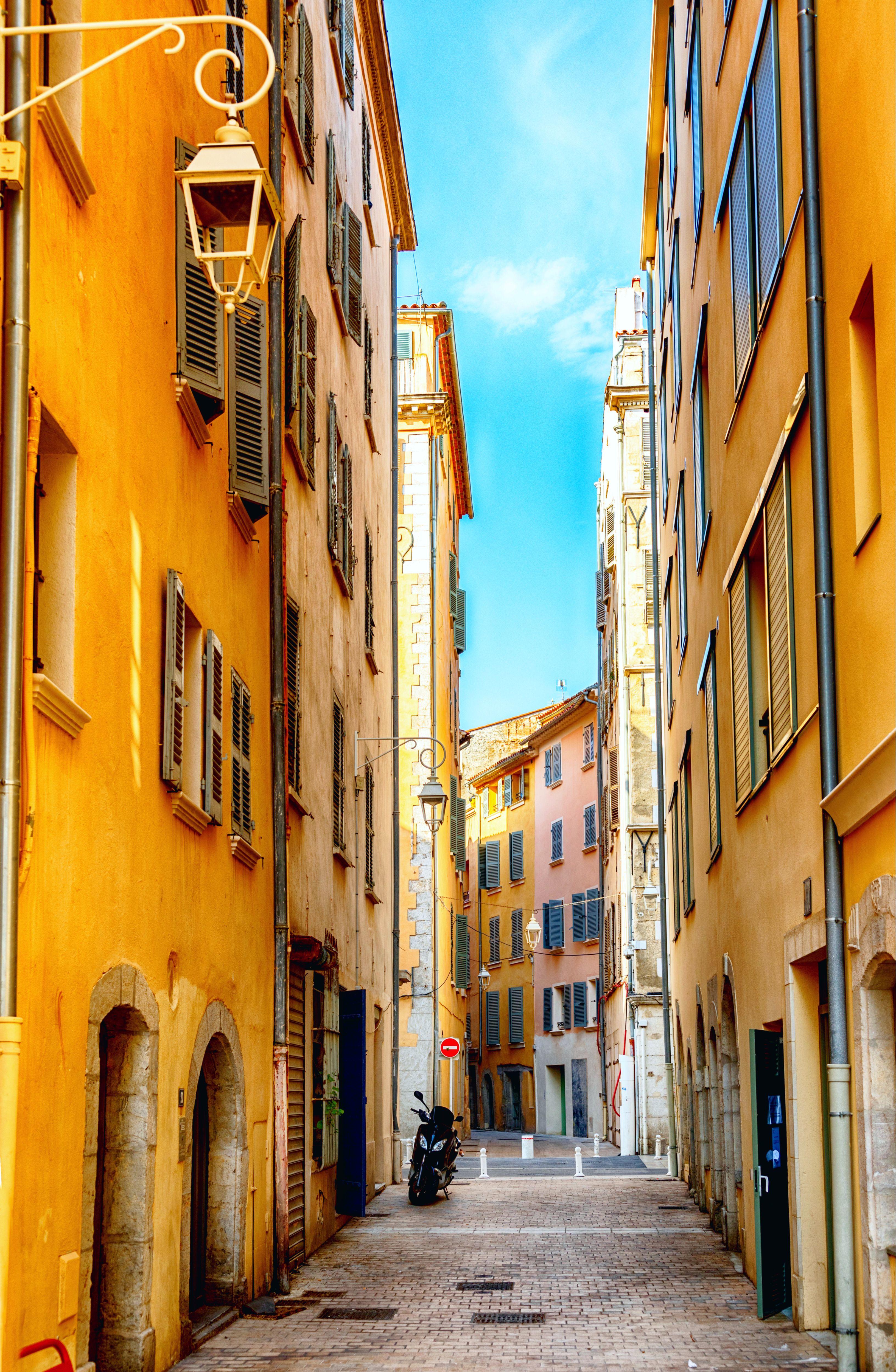 Toulon - Tourist Guide | Planet of Hotels