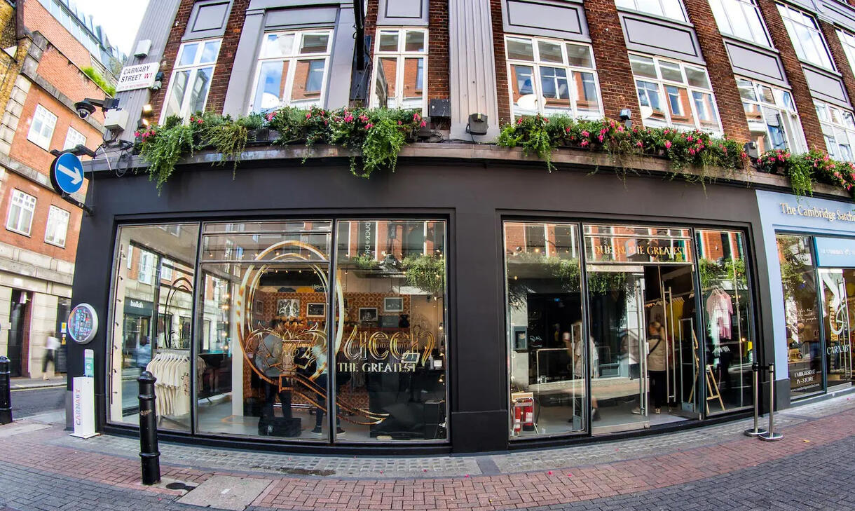 В Лондоне появился официальный магазин группы Queen - Новости | Planet ...