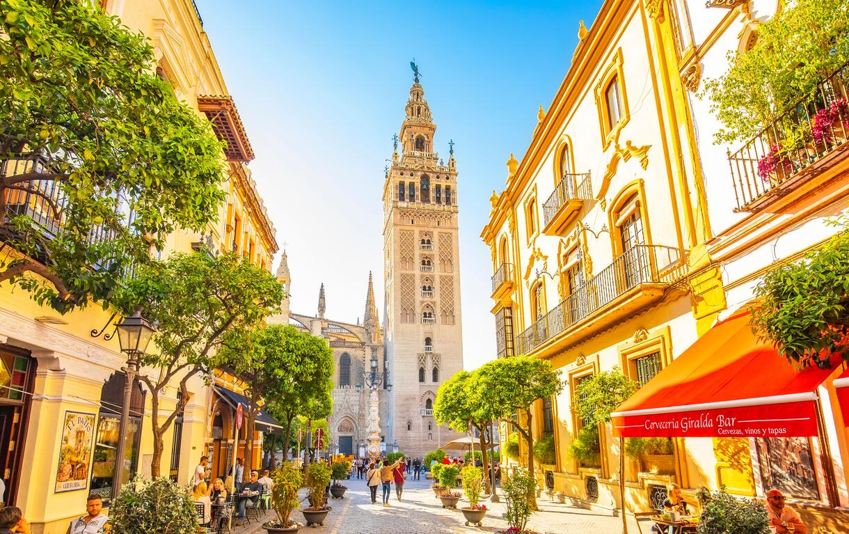 Neighborhoods of Seville: the best and worst | Planet of Hotels