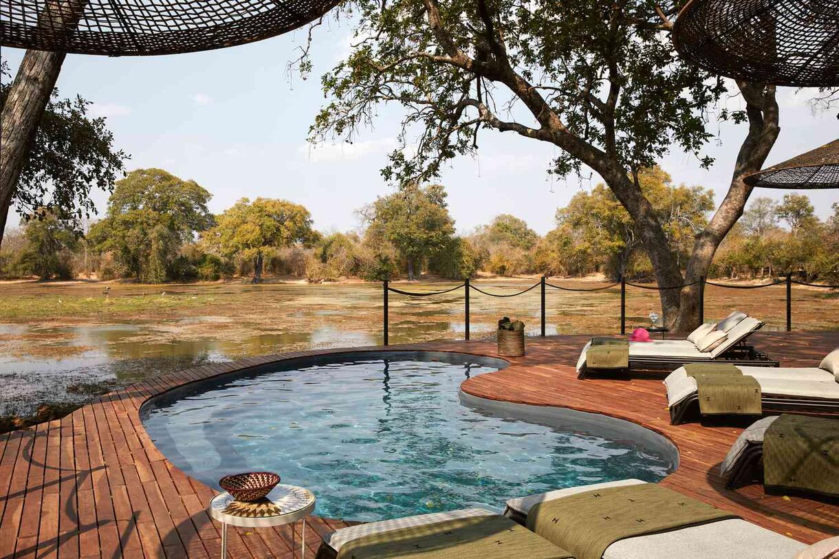 In Simbabwe wurde auf einem UNESCO-Weltkulturerbe ein Luxus-Safari-Camp ...