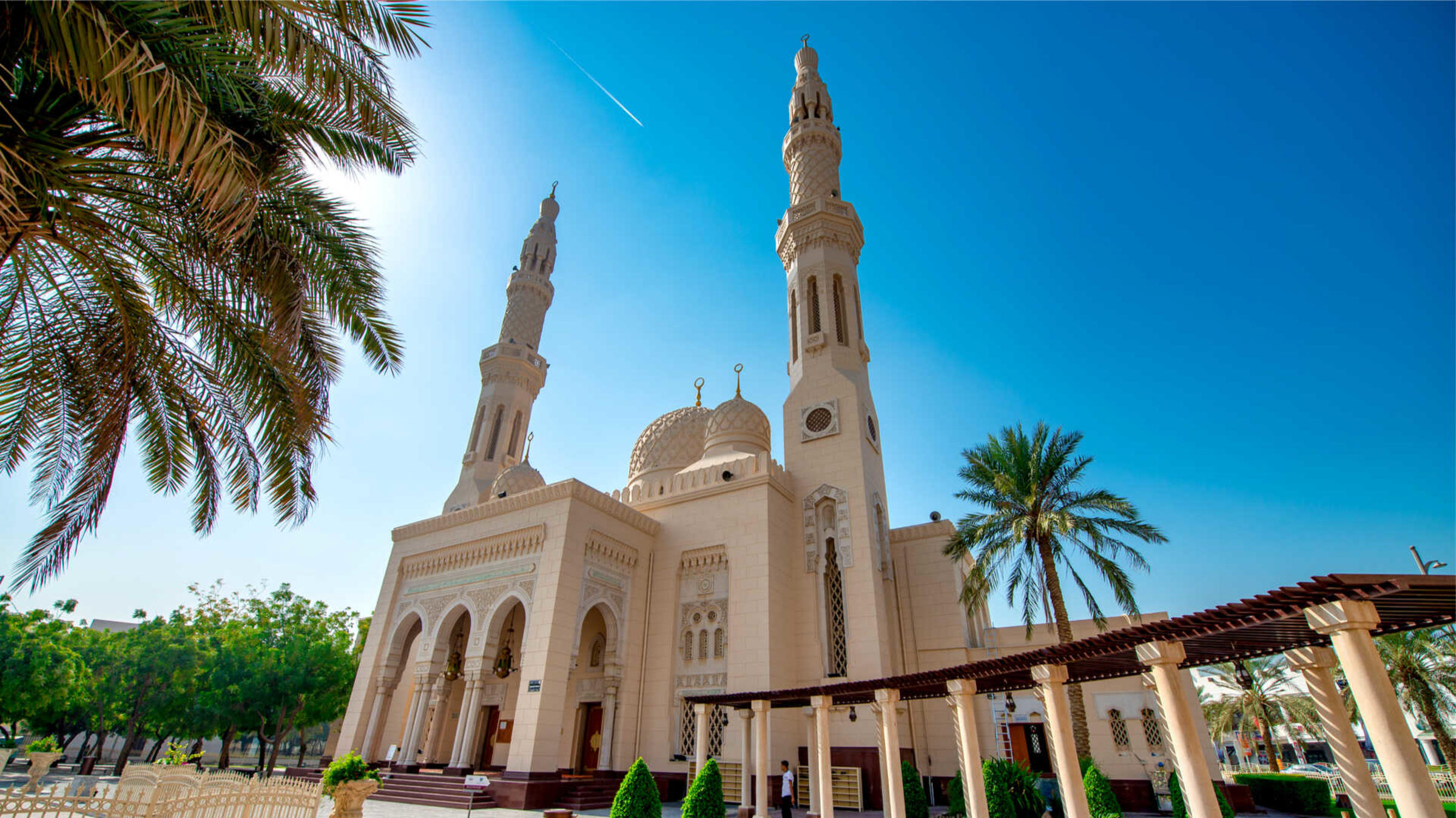 Jumeirah Mosque in Dubai - the main mosque of the Arab Emirates, photos