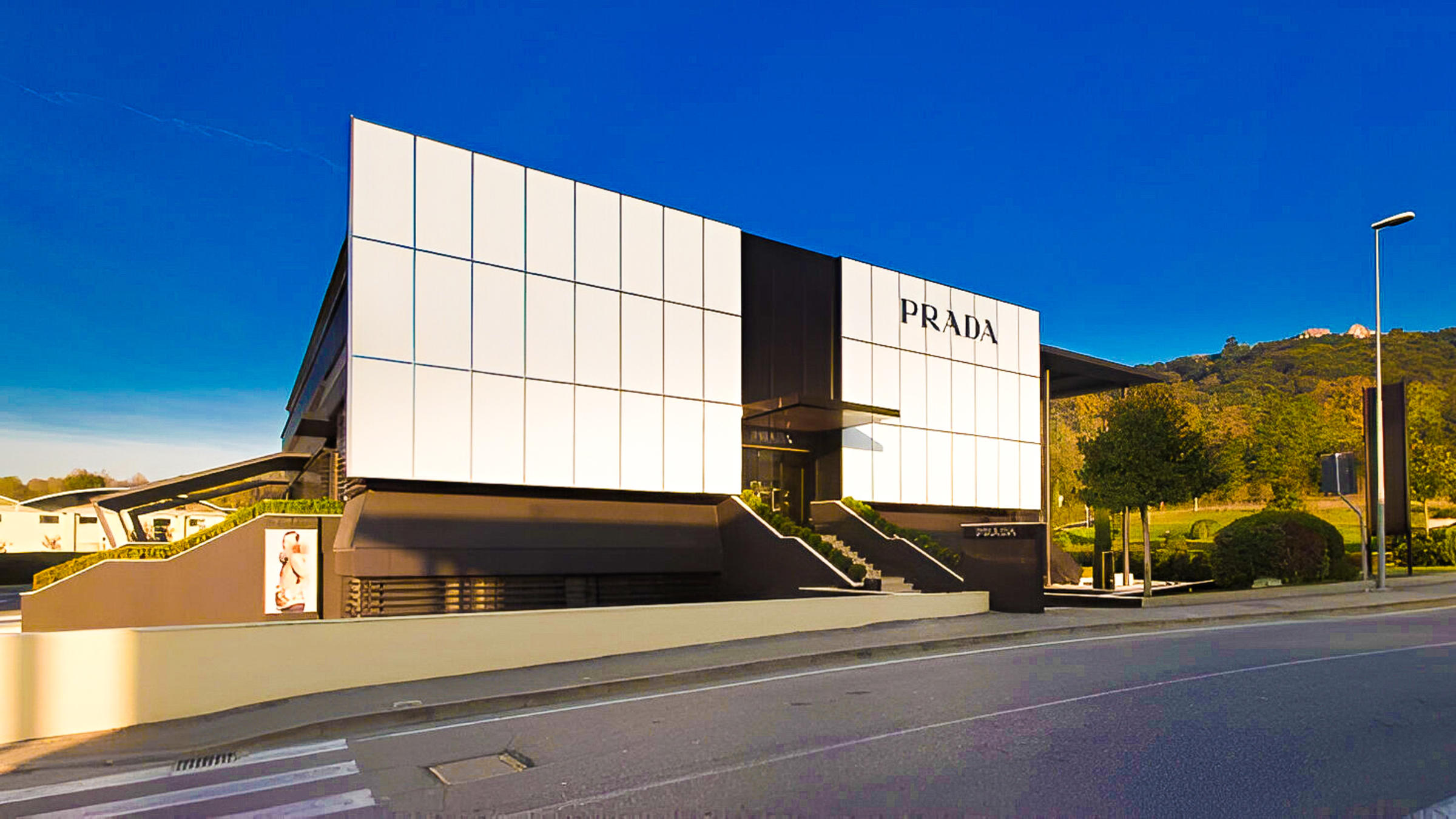 Аутлет Prada - описание, история, фото | Planet of Hotels