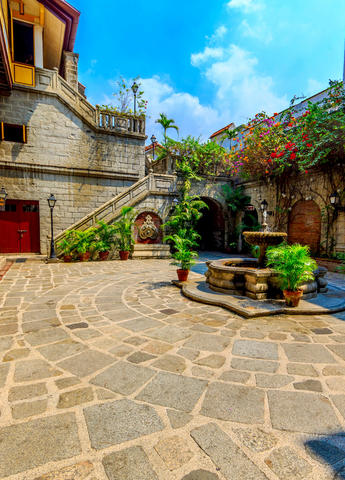 The Arch of the Centuries in Manila - the symbolic gateway to knowledge