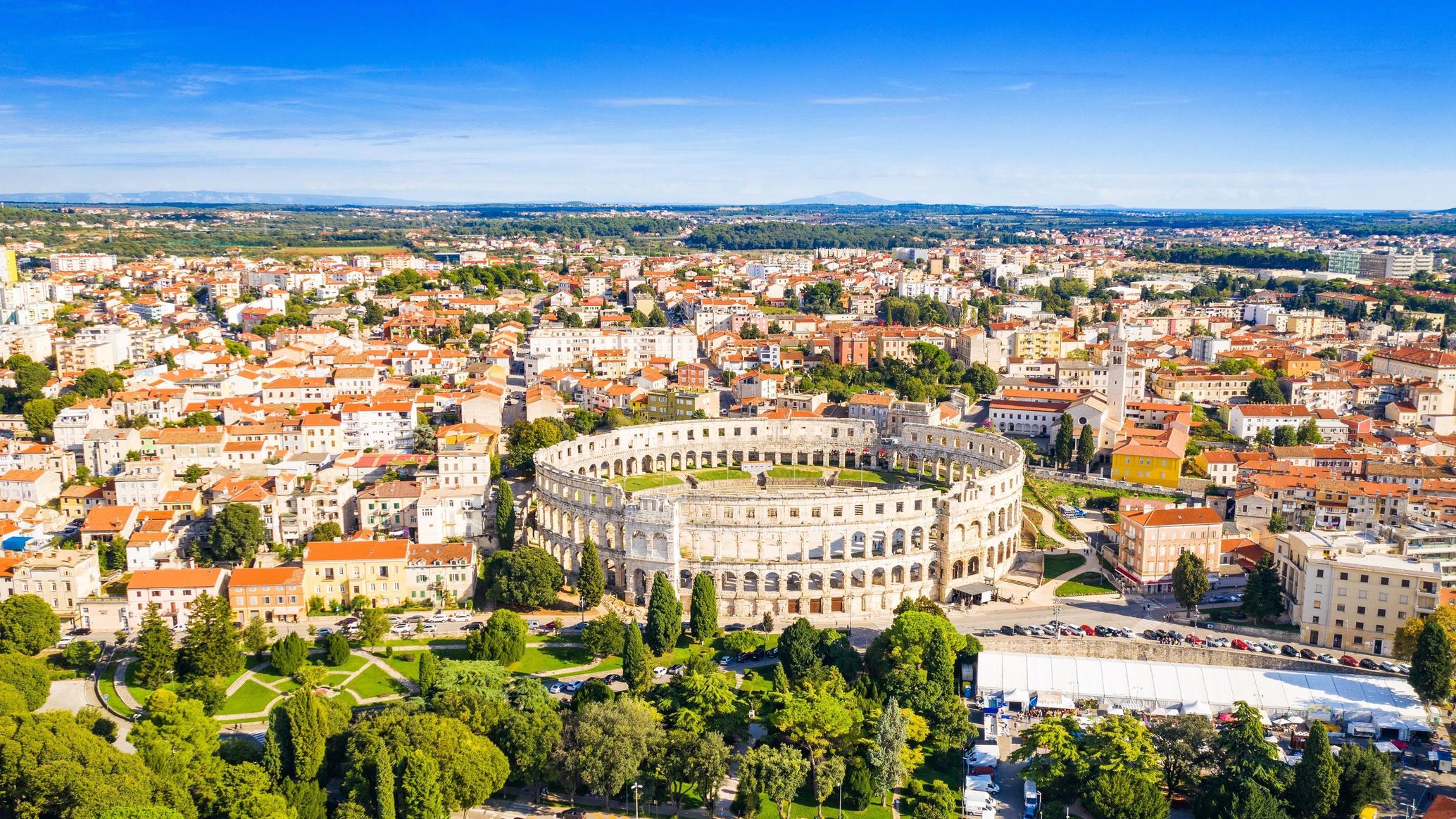 Familia De Pula, Roma