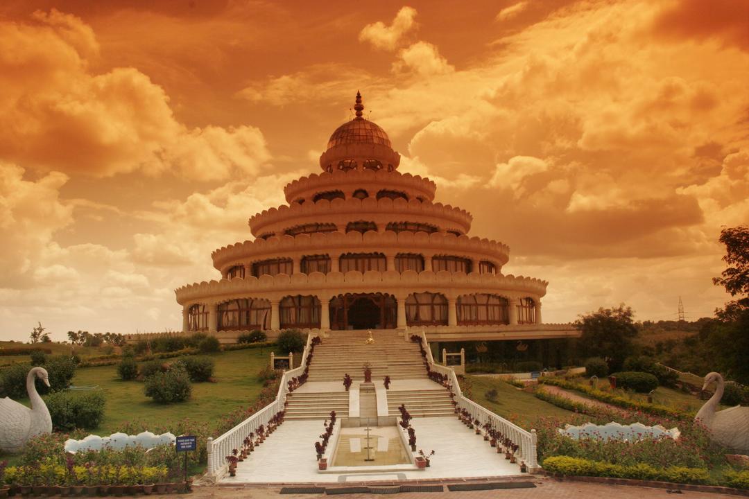 15 Best Ashrams in India — Yoga and Meditation Retreat | Planet of Hotels