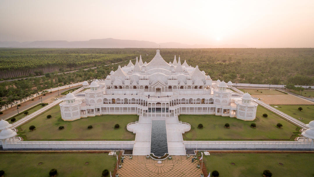 15 Best Ashrams in India — Yoga and Meditation Retreat | Planet of Hotels