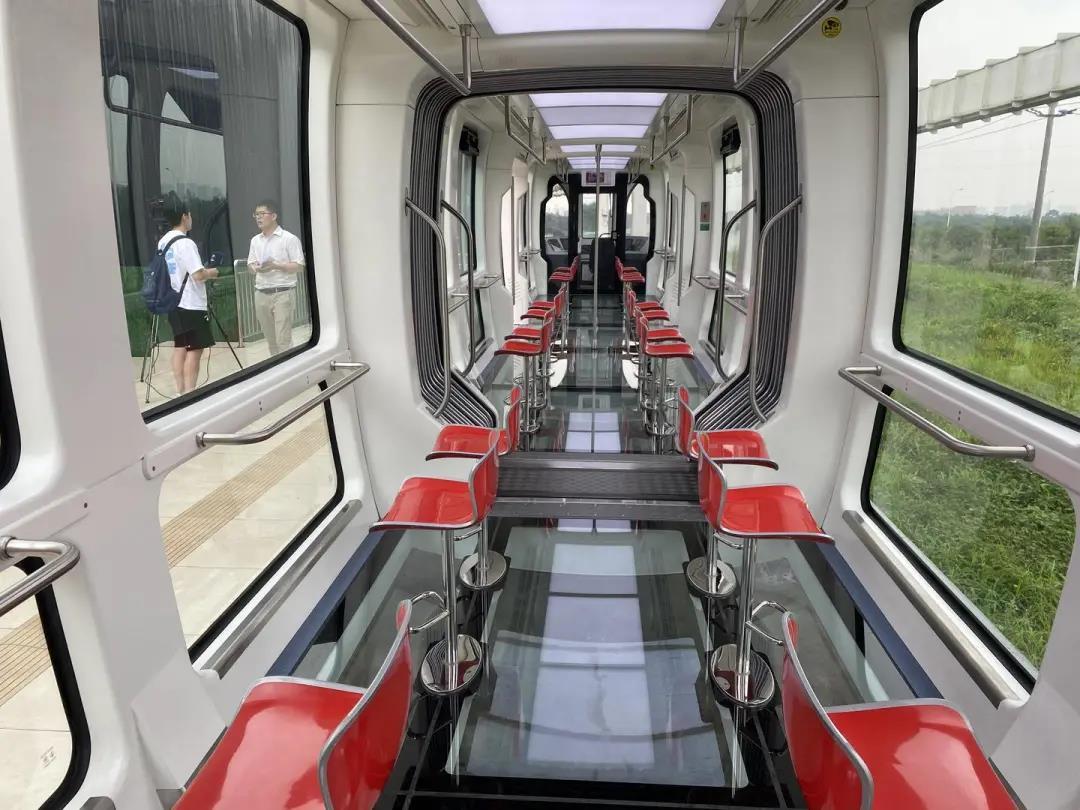 China launched the world's first train with a glass floor - News ...