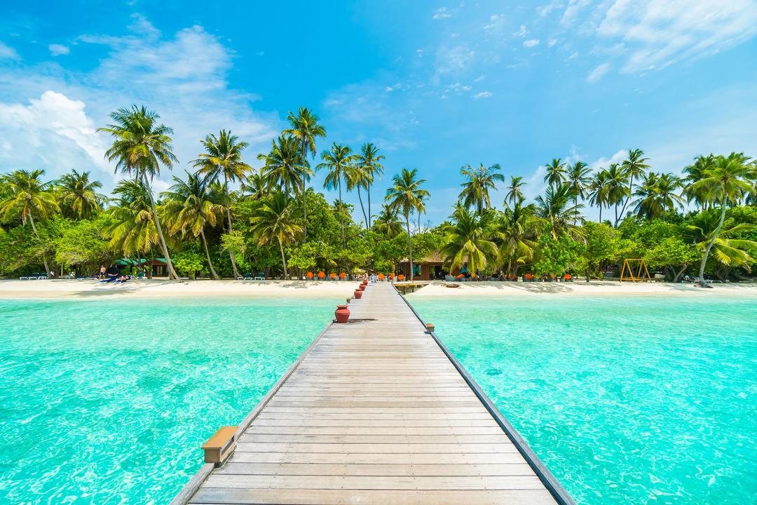 20 Places with Bluest and Clearest Water in the World | Planet of Hotels
