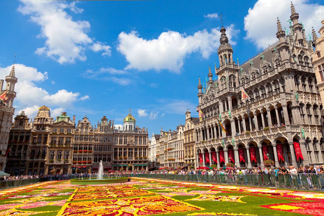 Grand Place in Brussels - the central area of the city, description
