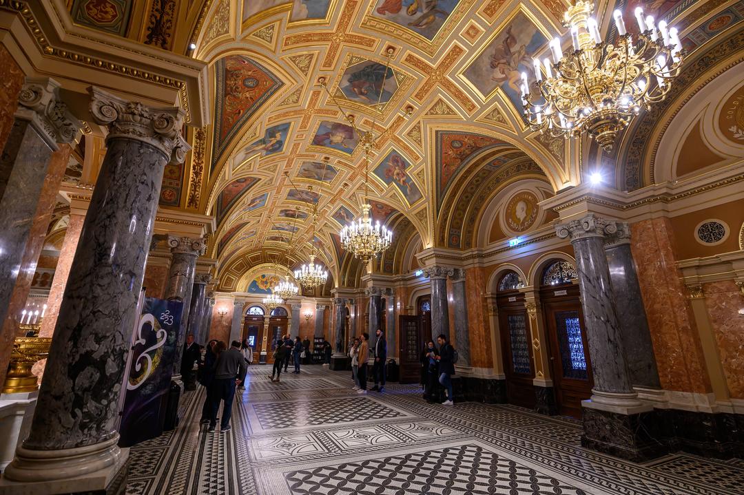 The Budapest Opera House is the largest theater in Hungary: photos ...