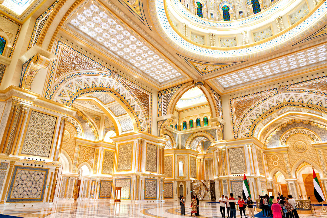Emirates Palace Hotel in Abu Dhabi - the epitome of luxury in the UAE
