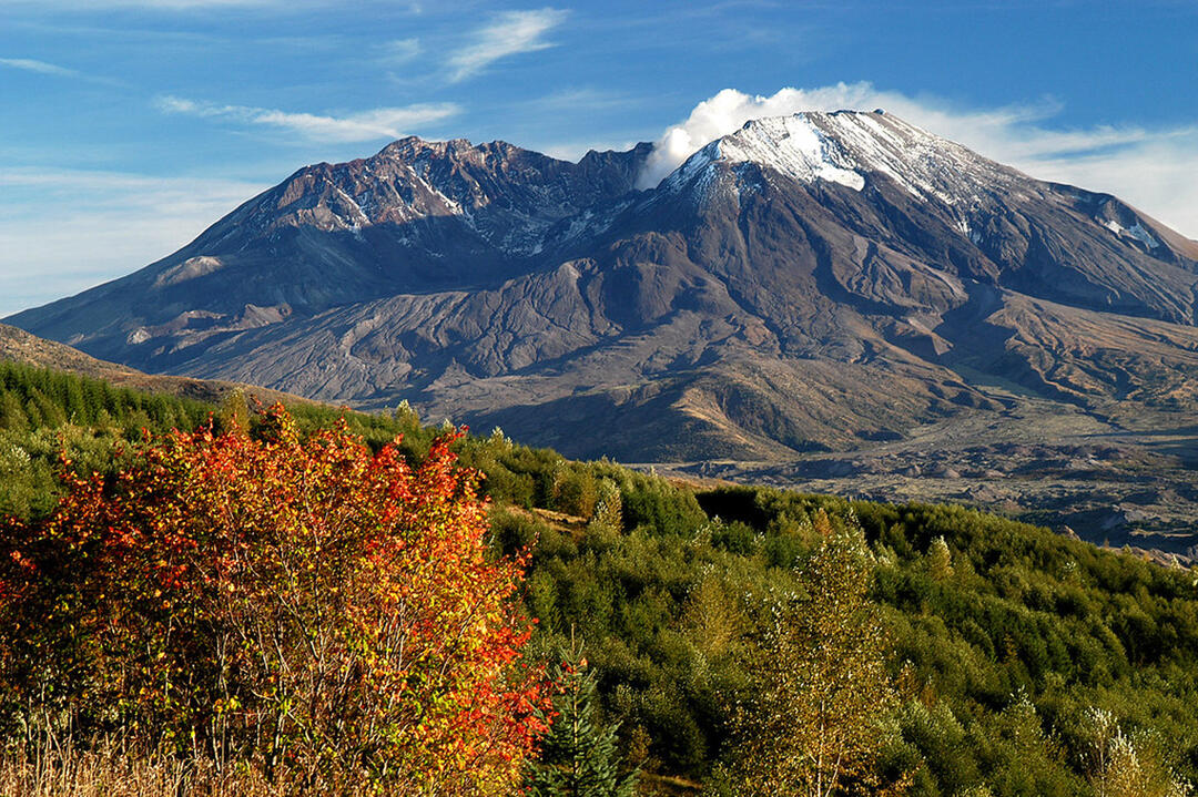 Journey Under a Volcano: The New Mount St. Helens Day Trip from ...